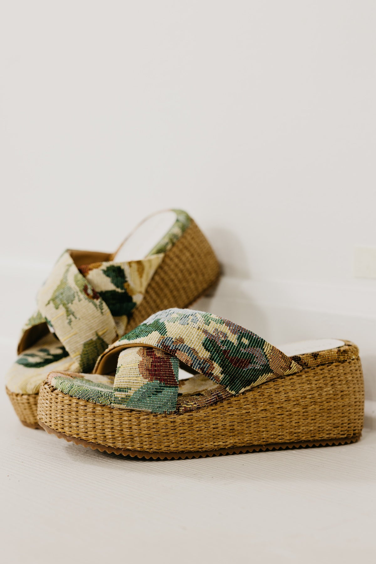 The Fresno Floral Raffia Wedge Sandal | MOD Boutique